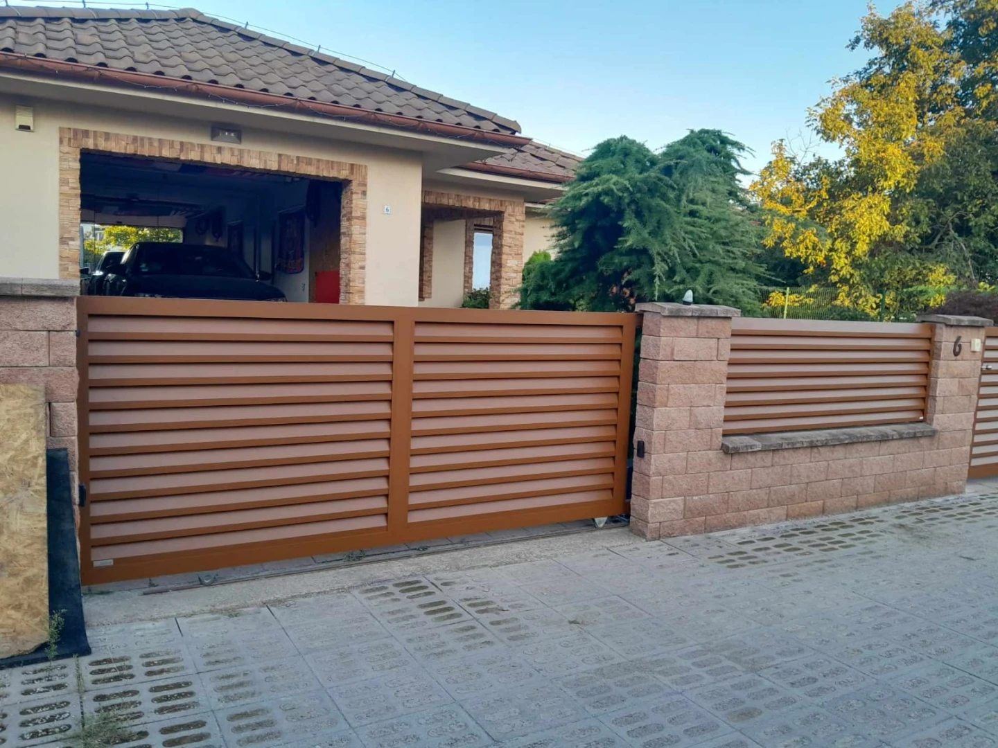 Ako efektívne postaviť oplotenie rodinného domu